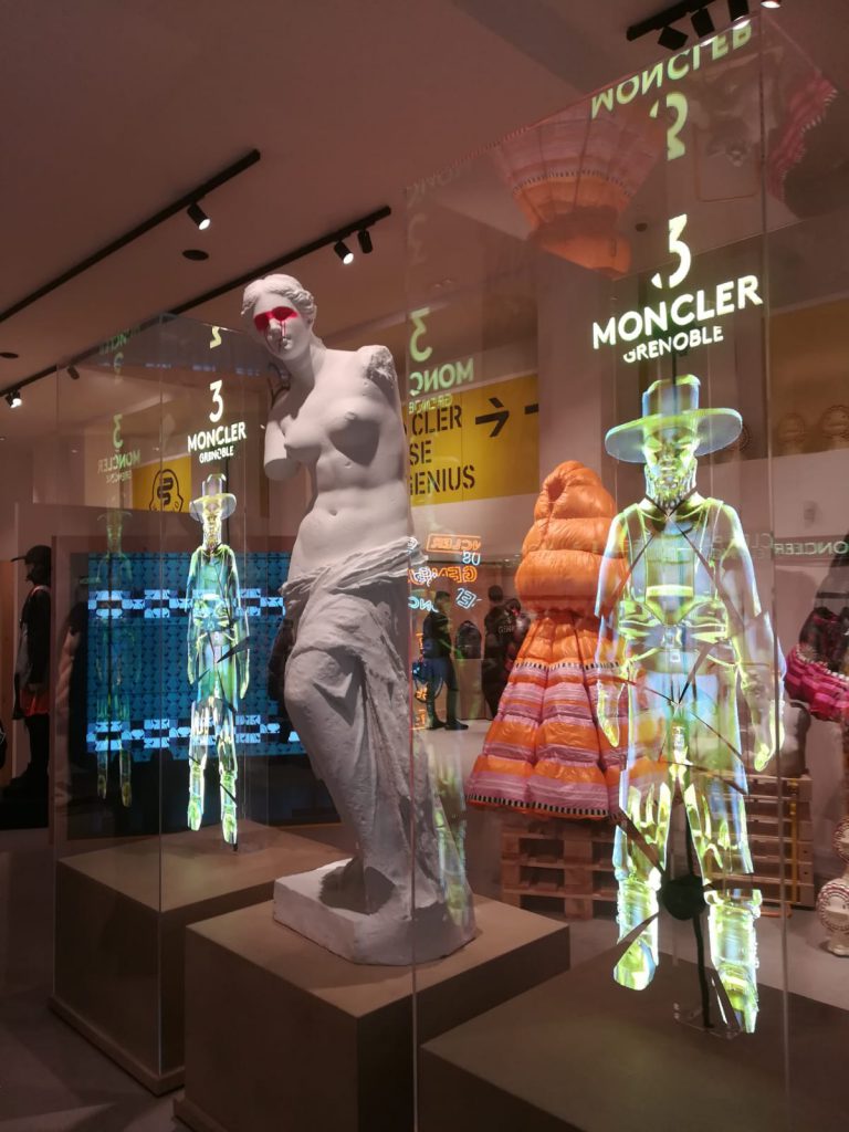 Moncler apre a Milano il temporary store “House of Genius” - Retail ...